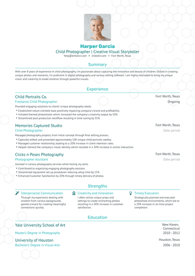 9 Photographer Resume Examples & Guide for 2024
