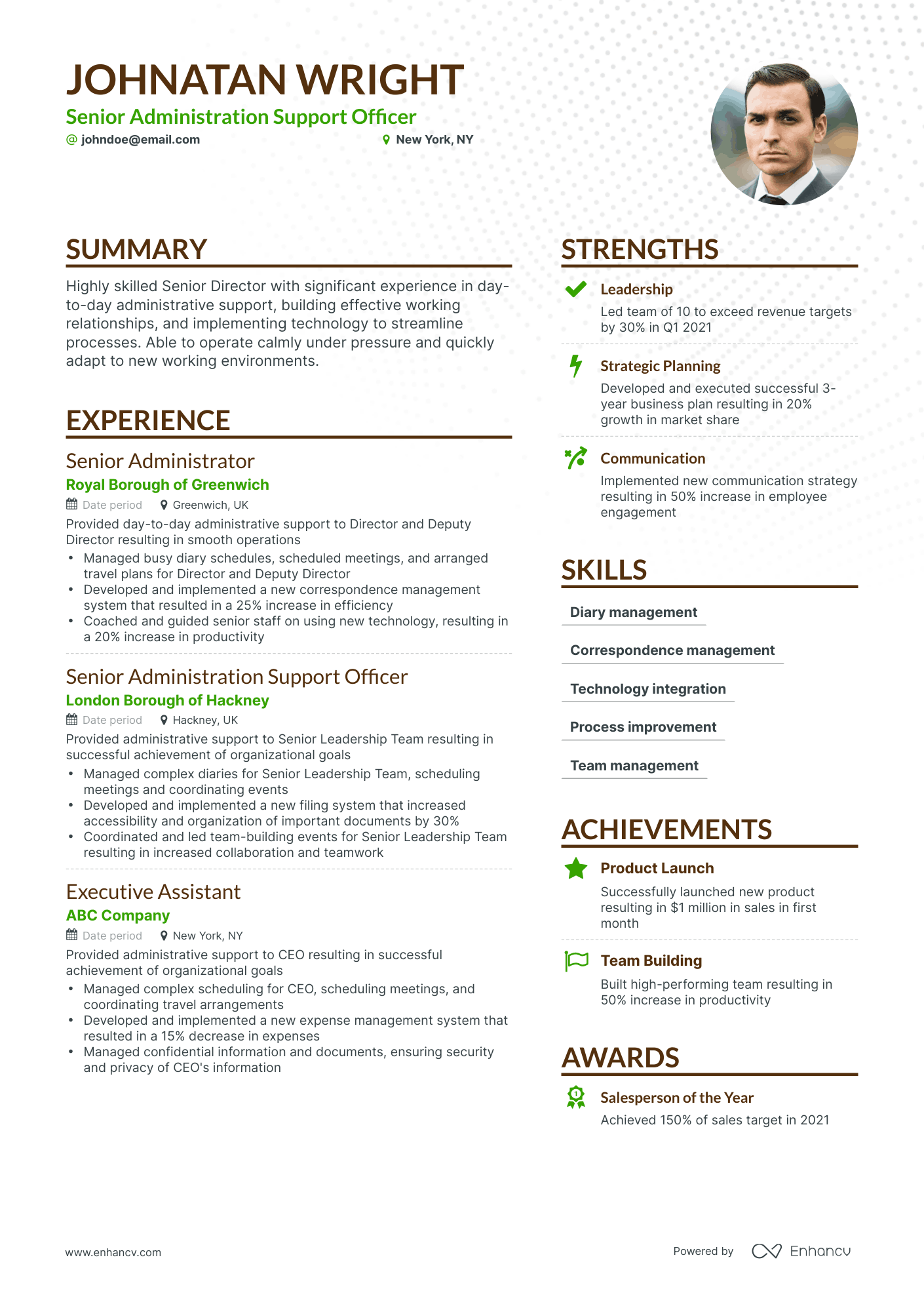 5 Senior Director Resume Examples & Guide for 2024